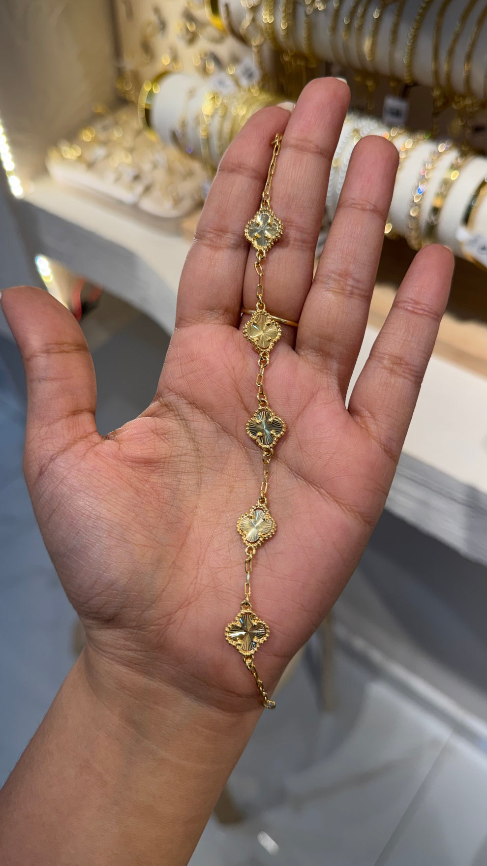 PULSERA TRÉBOL ORO LAMINADO DORADA – Bluemarine Accesorios